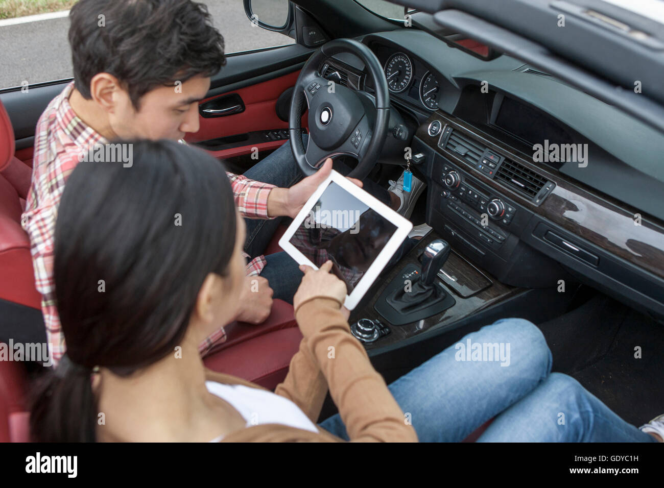 Using tablet in car hi-res stock photography and images - Alamy
