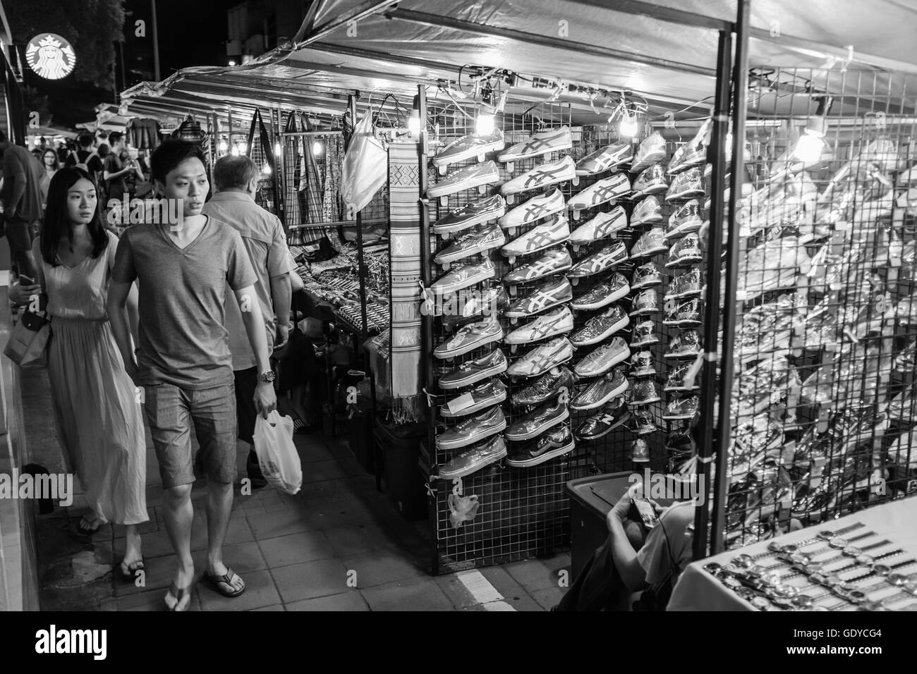 Night street market hi-res stock photography and images - Alamy