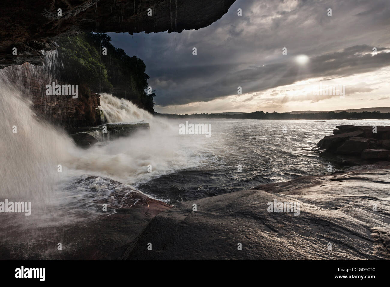 Sun shining through falling water hi-res stock photography and images ...