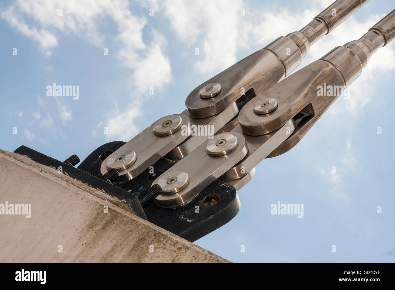 Supporting heavy structure hi-res stock photography and images - Alamy