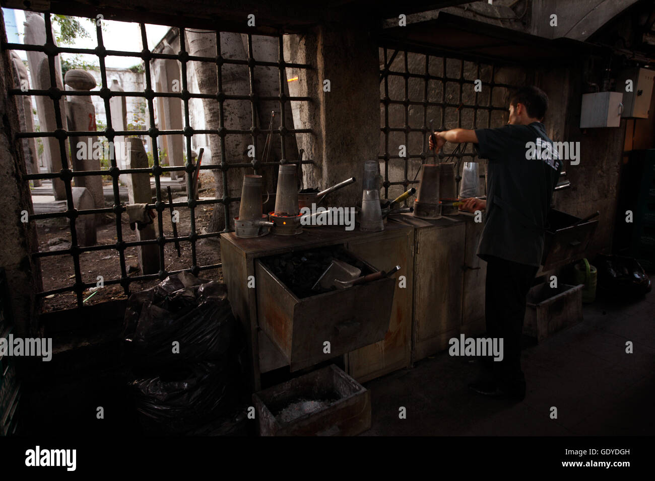 A man working, Istanbul, Turkey Stock Photo - Alamy