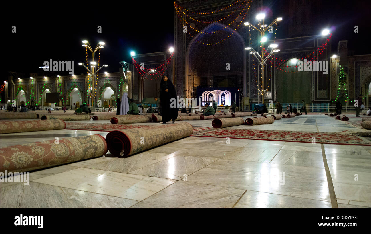 Prayer at the shrine of Imam Ali bin Mussa Alrida Stock Photo - Alamy