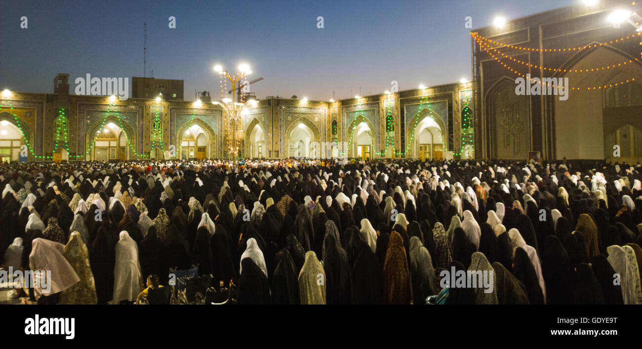 Prayer at the shrine of Imam Ali bin Mussa Alrida Stock Photo - Alamy