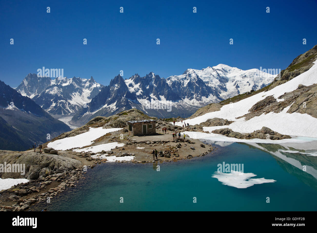 The refuge of lac blanc and the mont blanc hi-res stock photography and ...