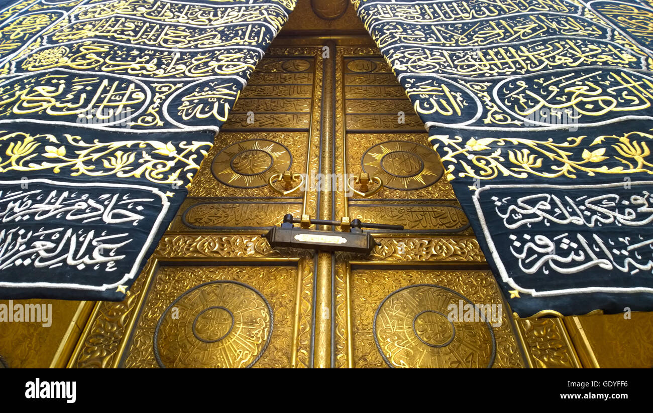 Picture of the door of Kaaba, its golden Inscribed with Koranic verses ...