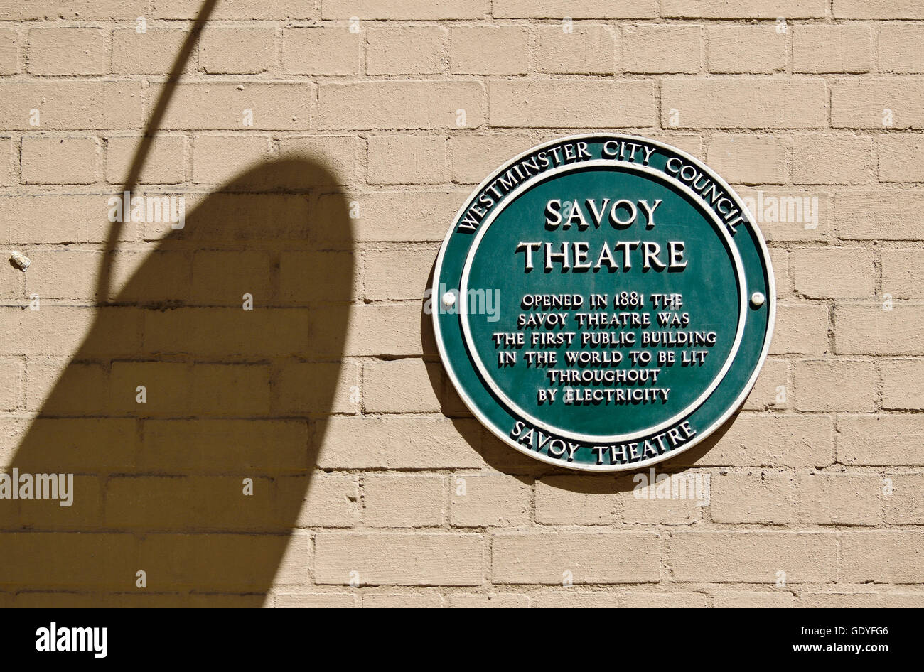 London, England, UK. Commemorative plaque: Savoy Theatre - first public ...