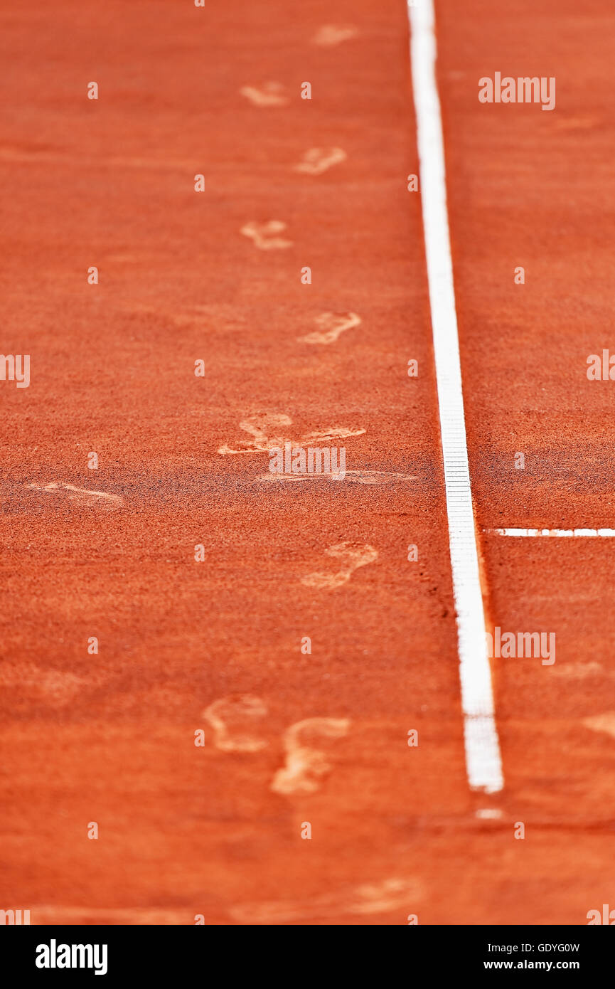 Detail with sport shoe footprints on a tennis clay court Stock Photo ...