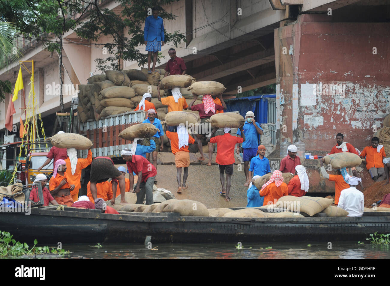 Rice loading india hi-res stock photography and images - Alamy