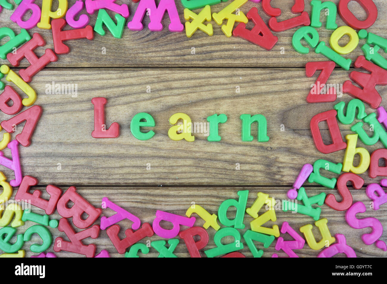 Learn word on wooden table Stock Photo - Alamy