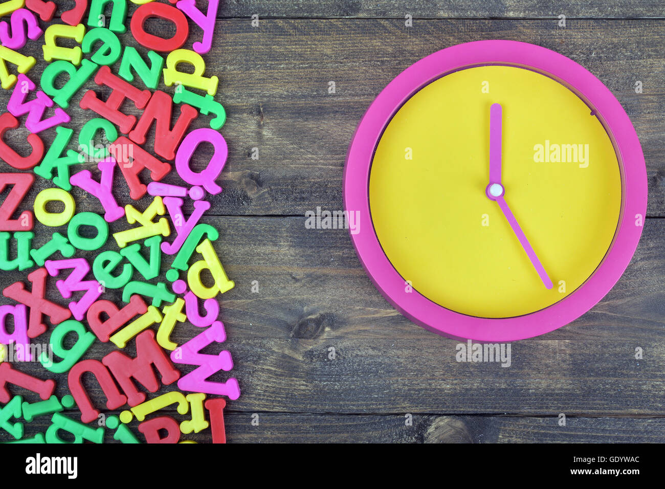 Child learning clock hi-res stock photography and images - Alamy