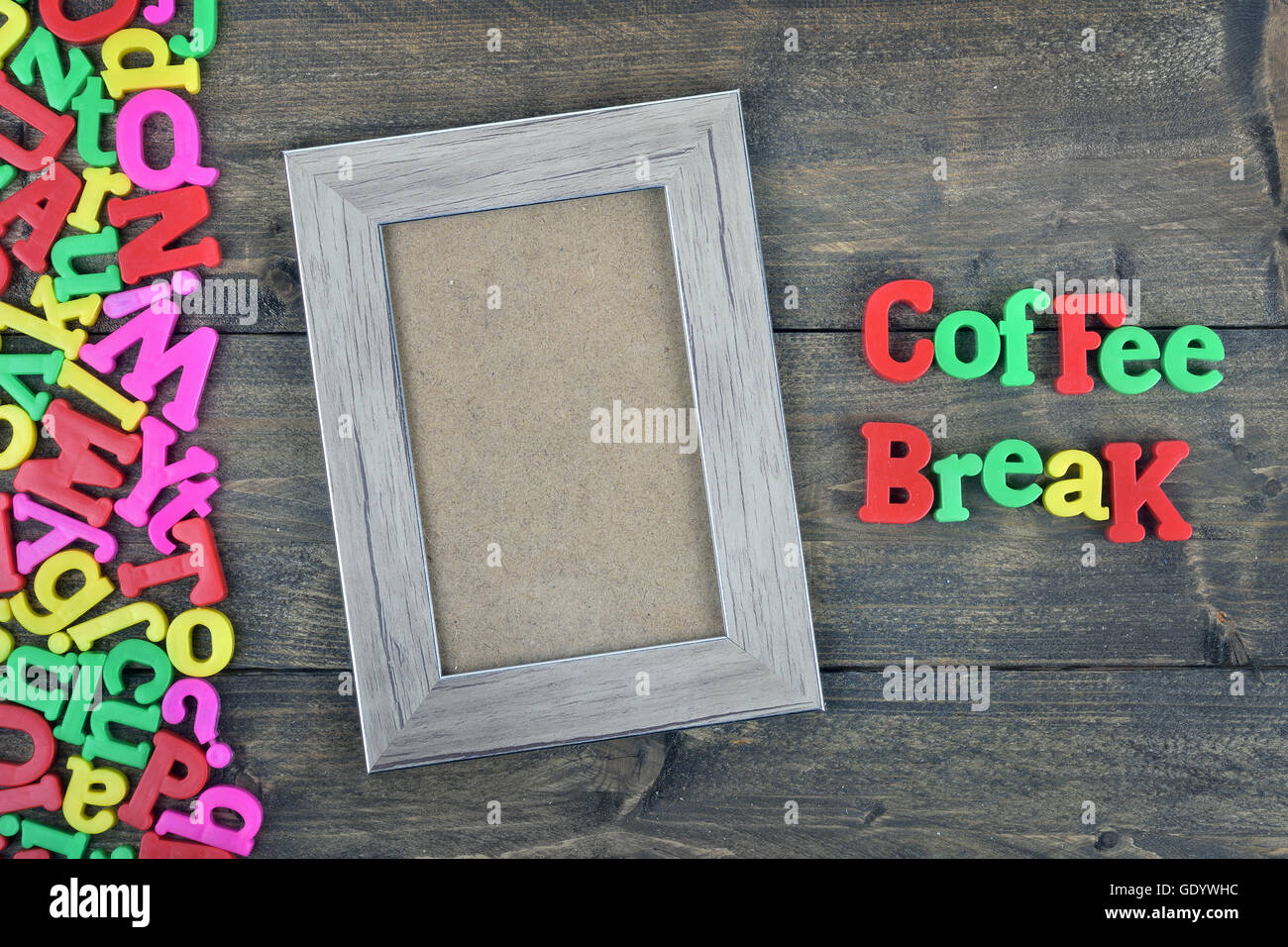 Coffee break word on wooden table Stock Photo - Alamy