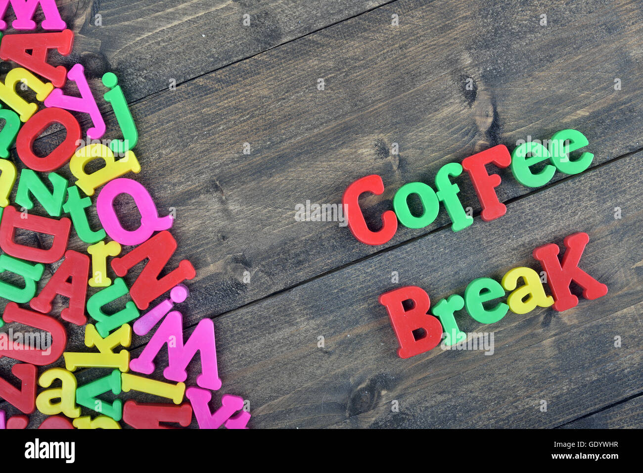 Coffee break word on wooden table Stock Photo - Alamy