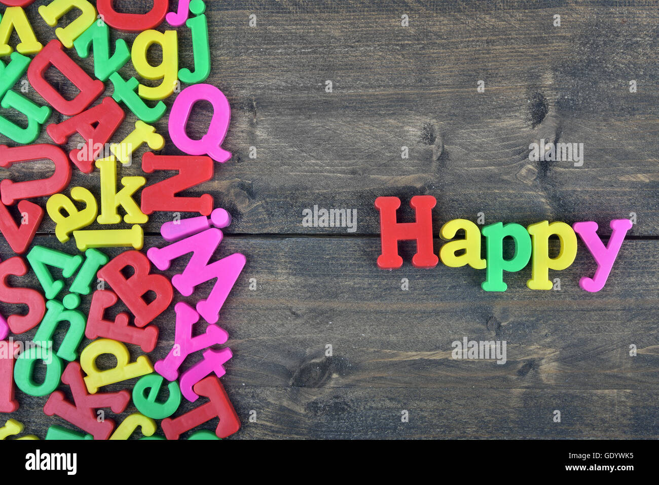 Happy word on wooden table Stock Photo - Alamy