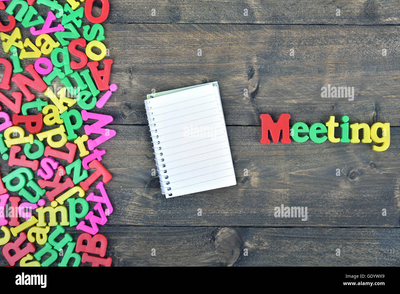 Meeting word on wooden table Stock Photo - Alamy