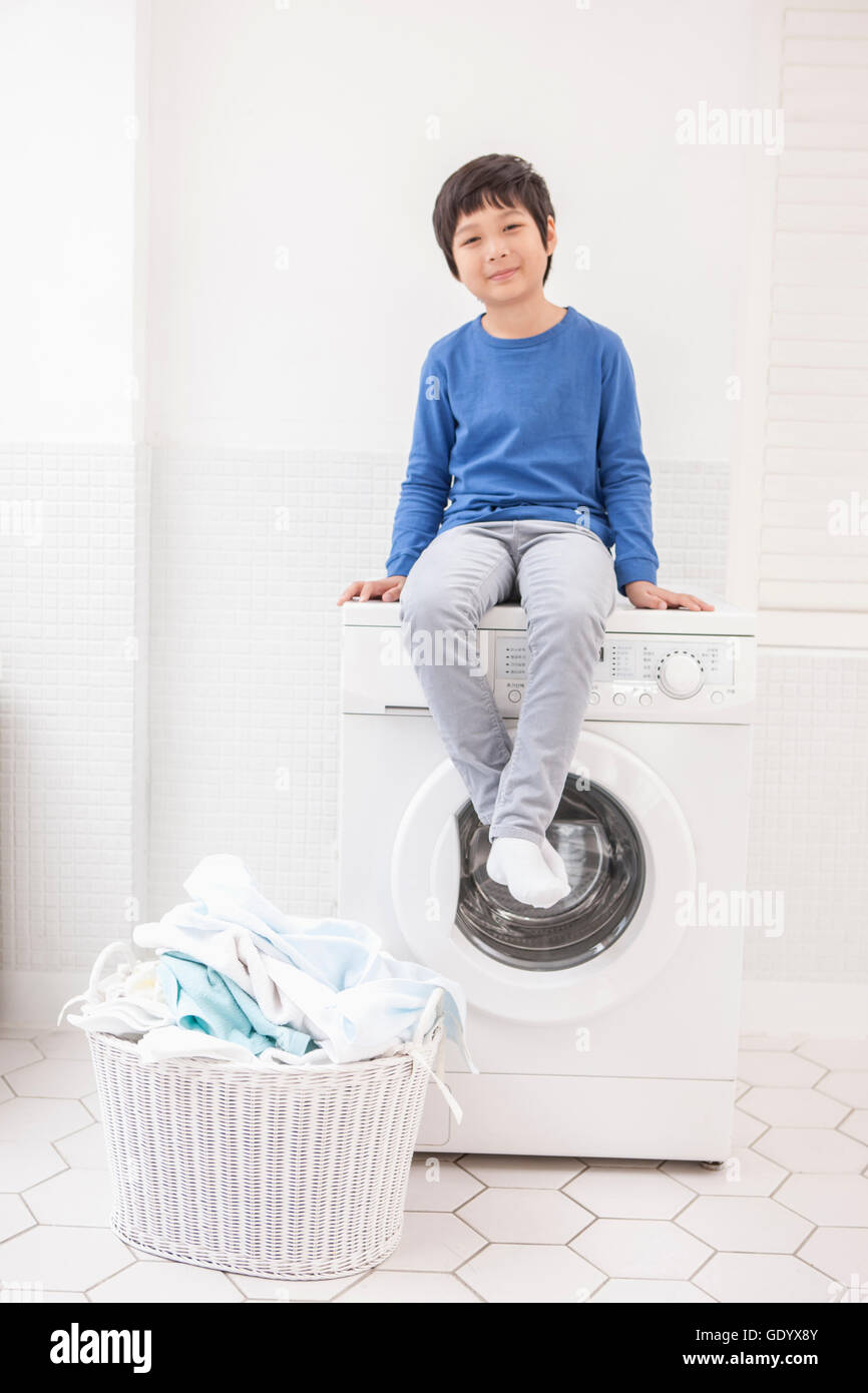 Sitting on the washing machine hi-res stock photography and images - Alamy