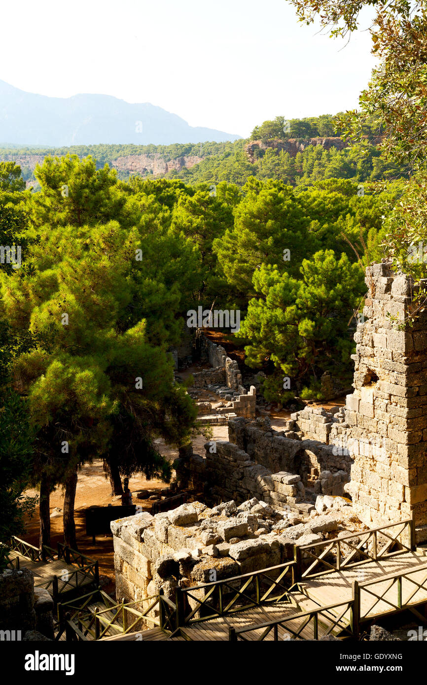 Destroyed column in black and white hi-res stock photography and images ...