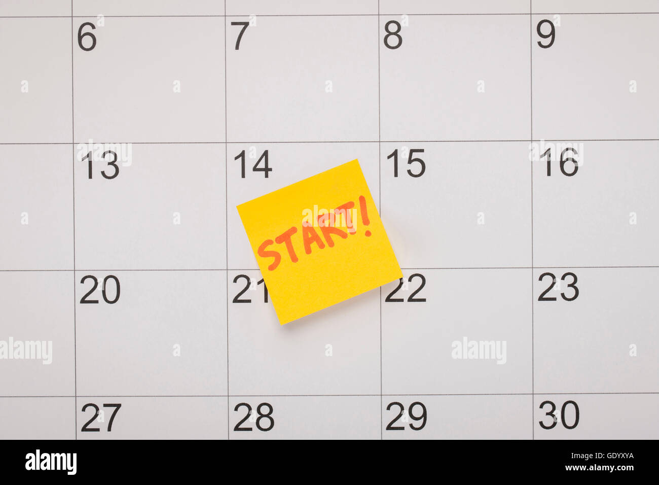 Post-it with the word of START attached on calendar Stock Photo - Alamy