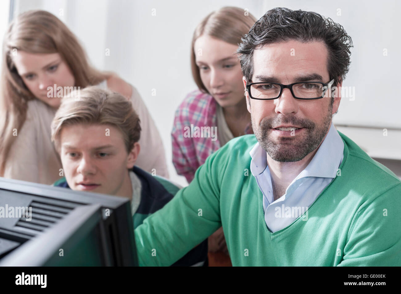 Teacher teaching students computer hi-res stock photography and images ...