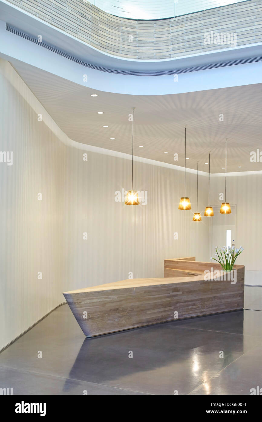 Commercial office atrium area hi-res stock photography and images - Alamy