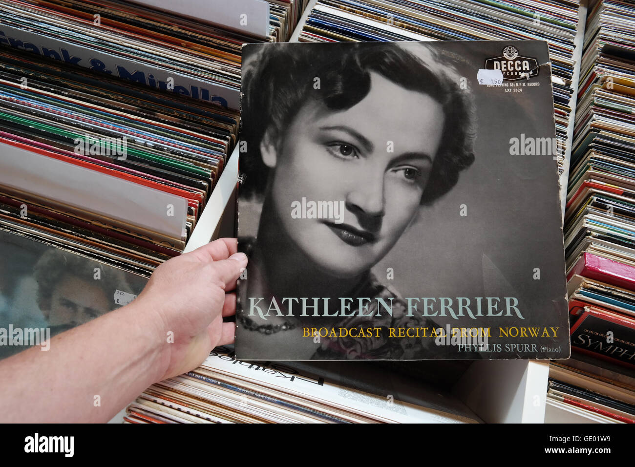 English contralto hi-res stock photography and images - Alamy