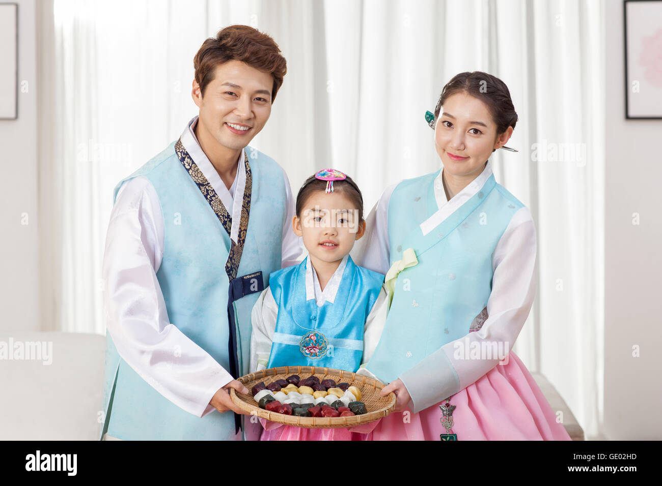 Korean family make rice cake hi-res stock photography and images - Alamy
