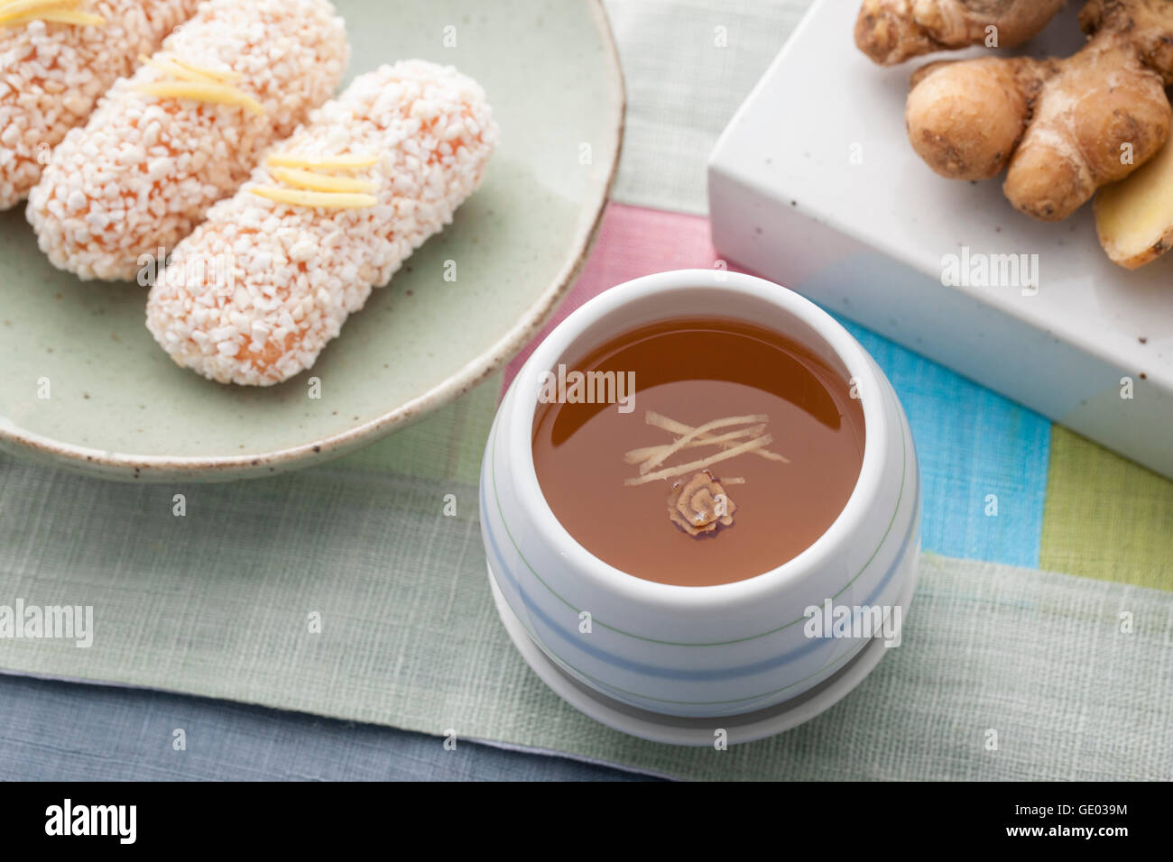 Traditional Korean cookies and healthy ginger tea Stock Photo - Alamy