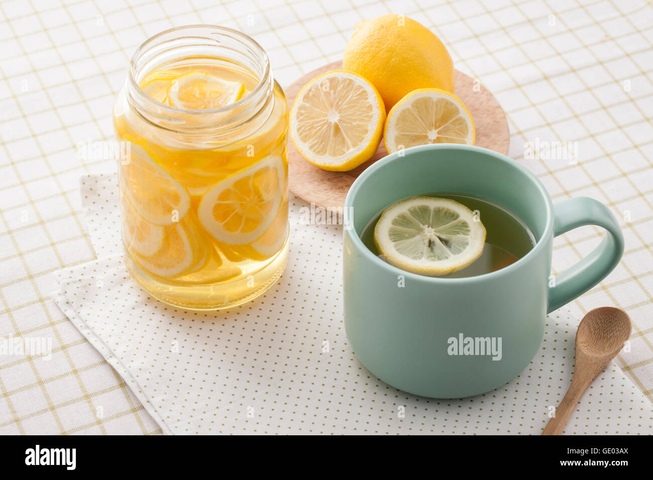 Healthy lemon tea Stock Photo - Alamy