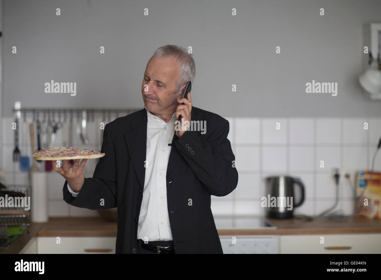 People eating pizza manager hi-res stock photography and images - Alamy