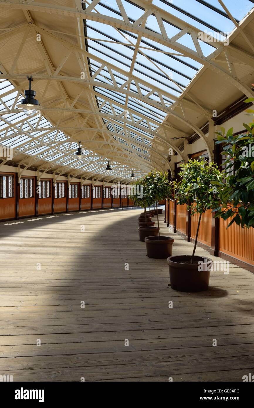 Train ramp uk hi-res stock photography and images - Alamy