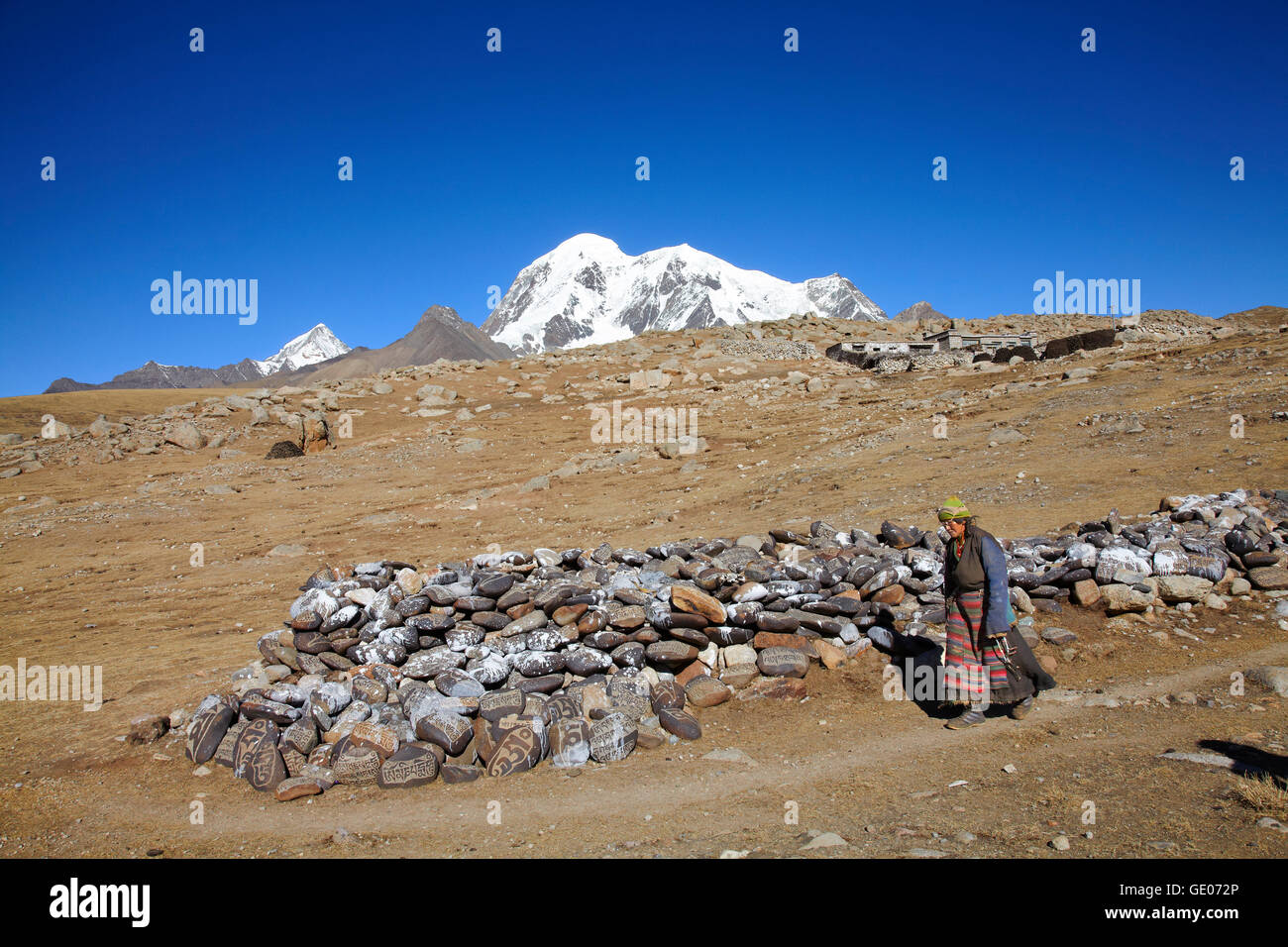 geography / travel, Tibet, Qongmu Gangri summit (7048m) and old women ...