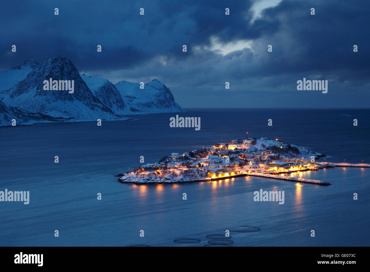 geography / travel, Norway, Fishing village of Husoy island in winter ...