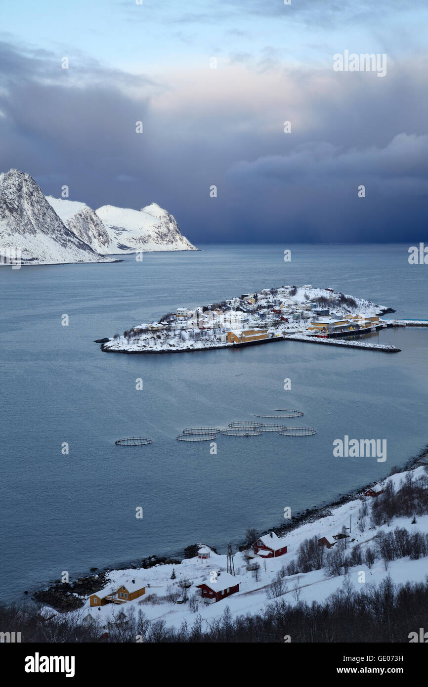 geography / travel, Norway, Fishing village of Husoy island in winter ...