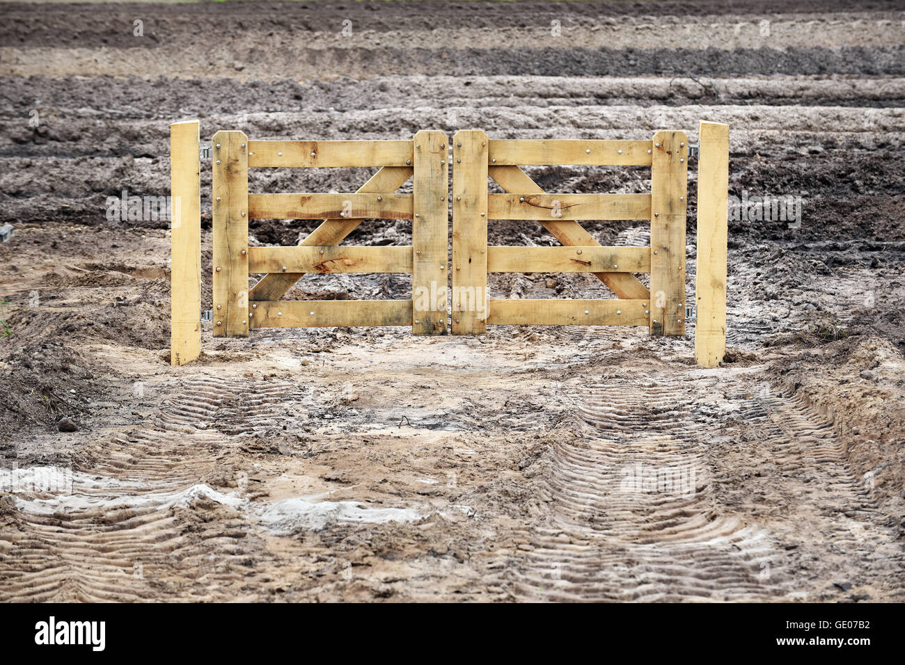 New wooden Fence on wasteland Stock Photo - Alamy