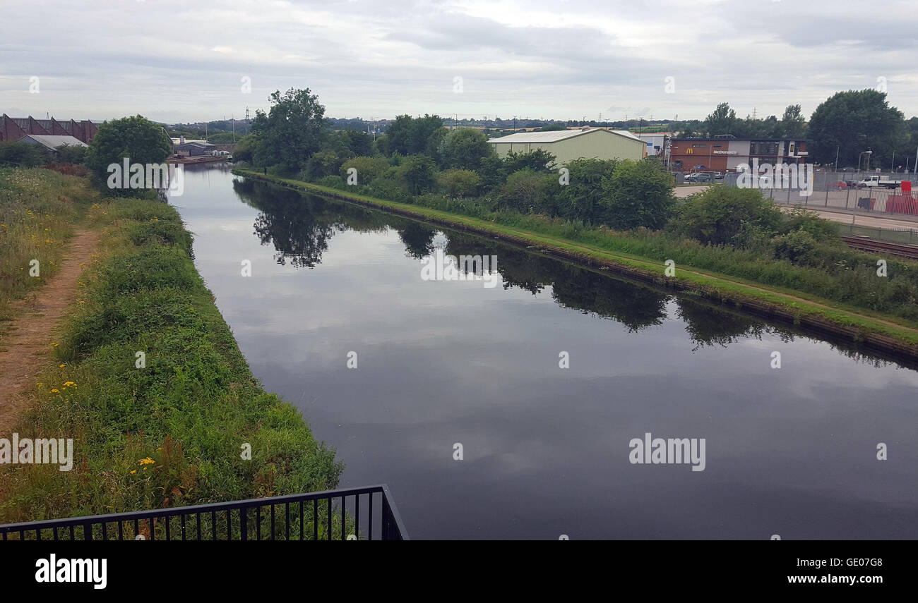 Rotherham canal hi-res stock photography and images - Alamy