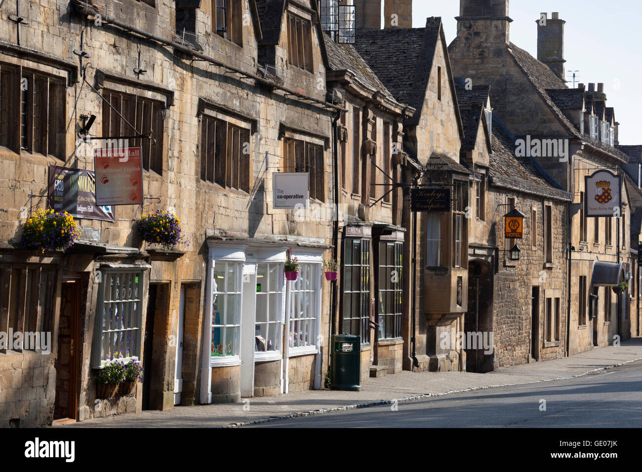 Cotswold stone buildings along the High Street, Chipping Campden ...