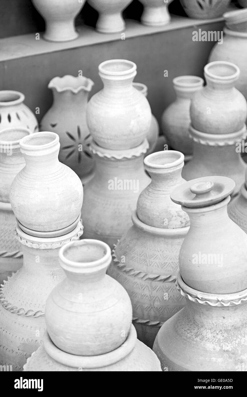 Oman traditional pot Black and White Stock Photos & Images - Alamy