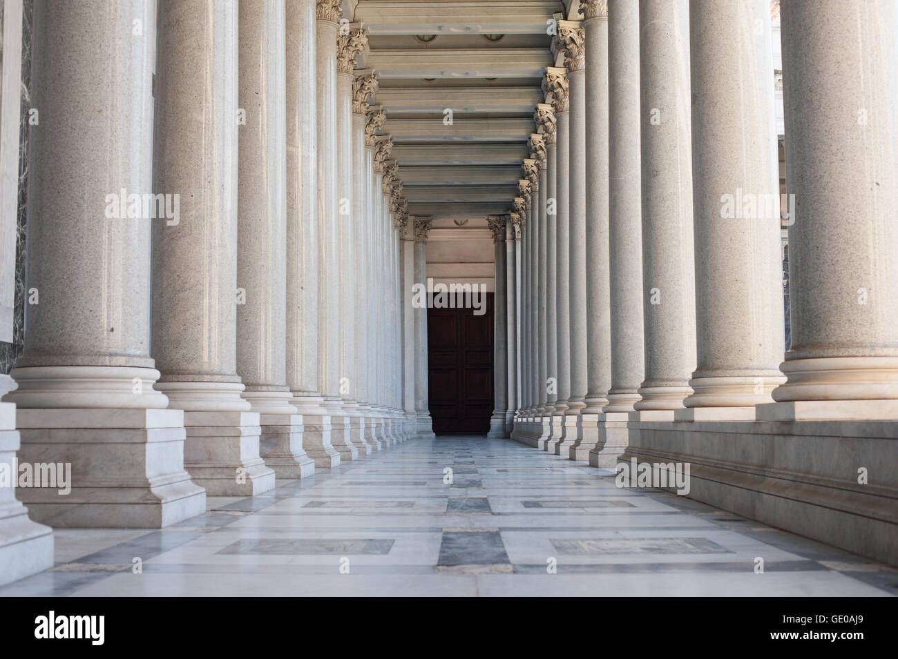 Hallway architecture hi-res stock photography and images - Alamy