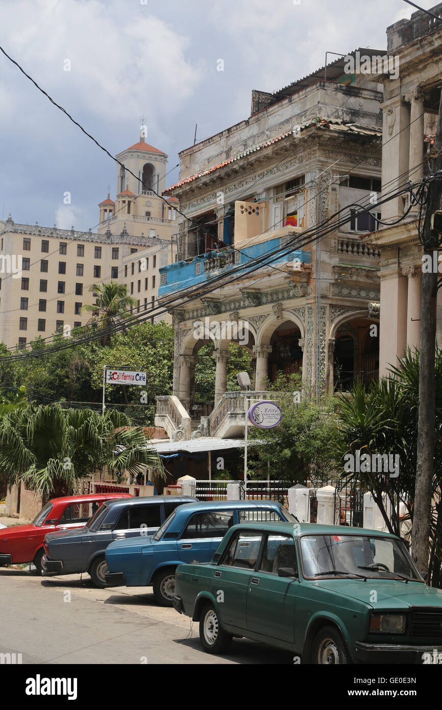 Street scene in Vedado, Havana, Cuba, with Hotel Nacional in the ...