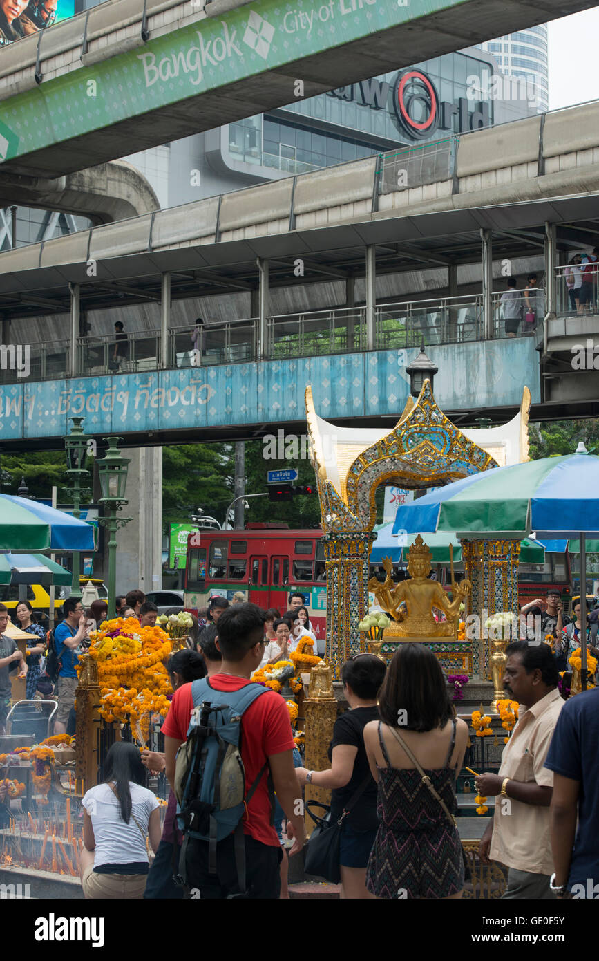 Banglamphu shrine hi-res stock photography and images - Alamy