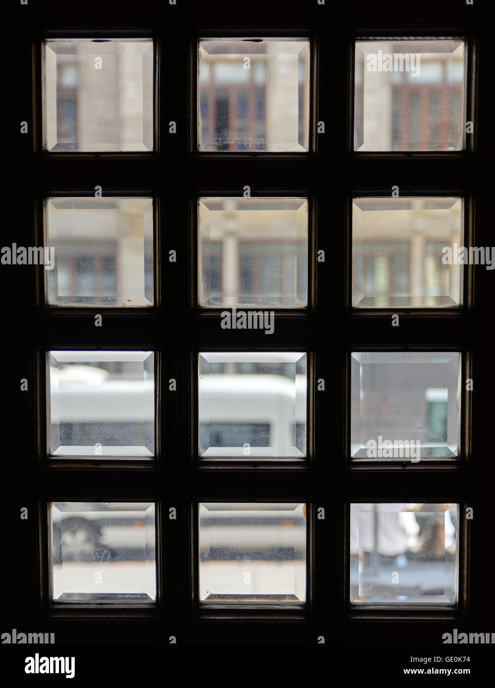 Square shaped face hi-res stock photography and images - Alamy