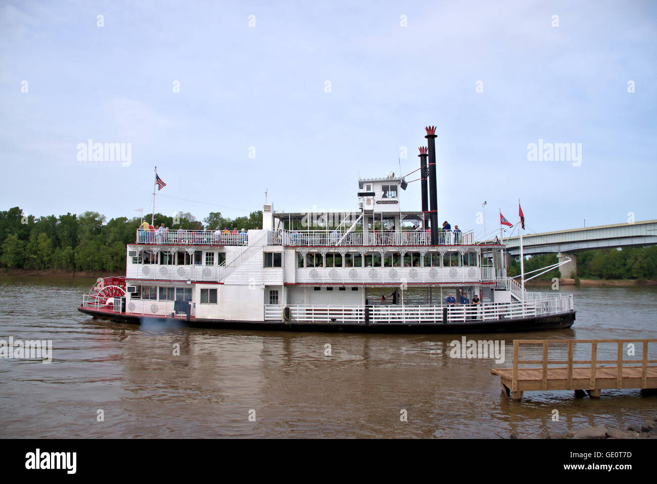Memphis Queen III leaving dock on the Red River in Bossier City ...