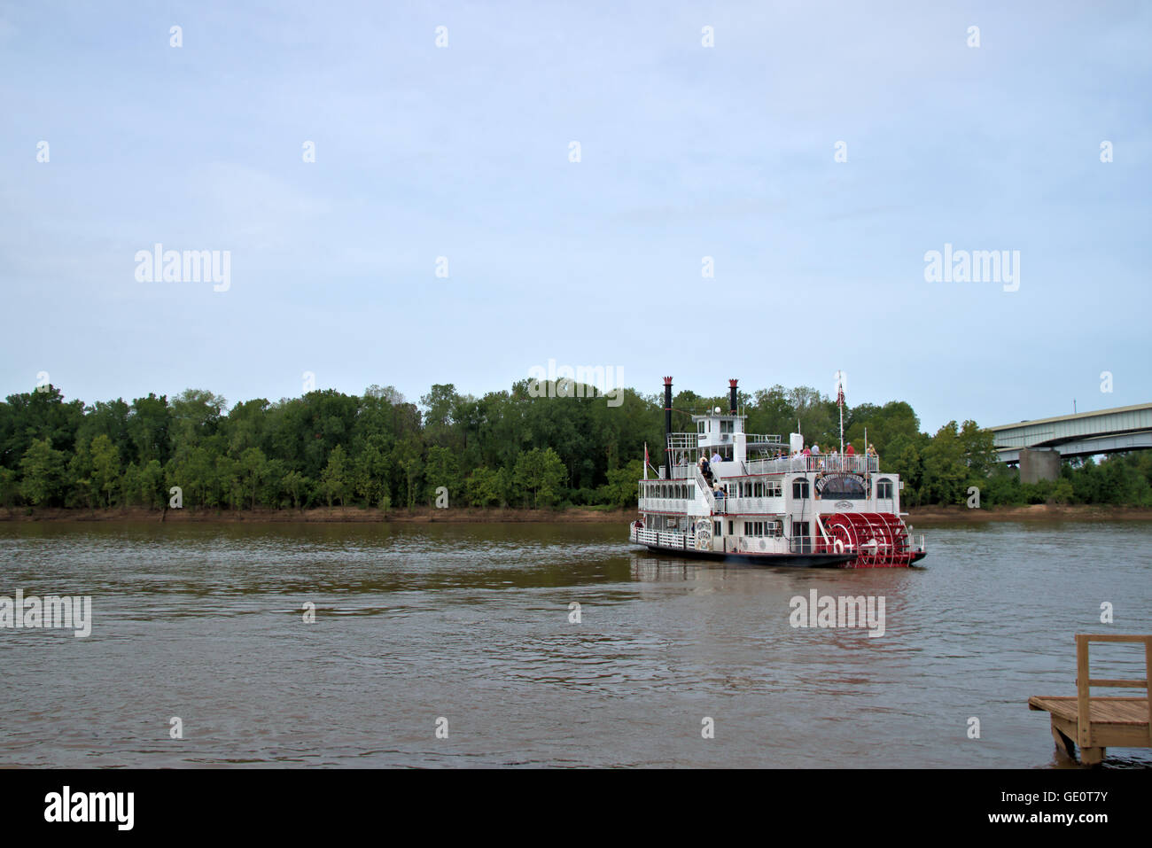 Side angle picture of the Memphis Queen III Stock Photo - Alamy