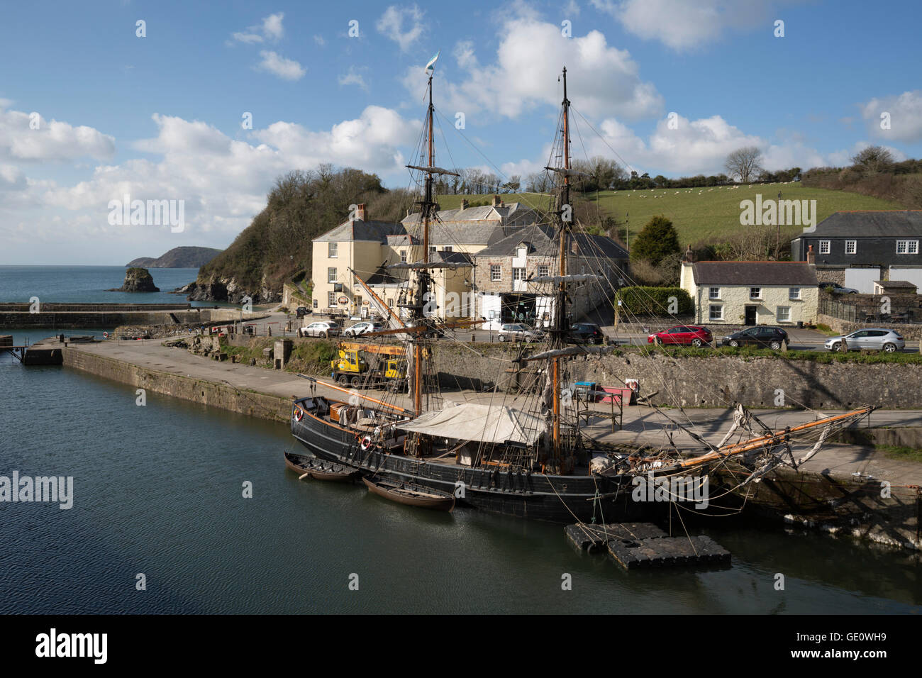 Tall ships charlestown cornwall hi-res stock photography and images - Alamy