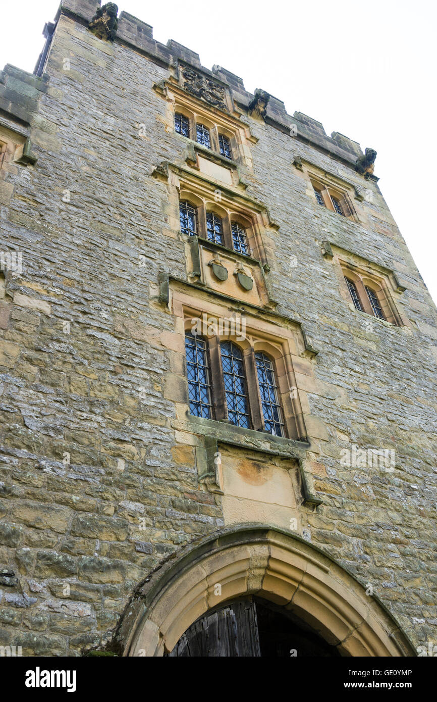 Visiting Haddon Hall in Derbyshire. Derbyshire Elizabethan Heritage ...
