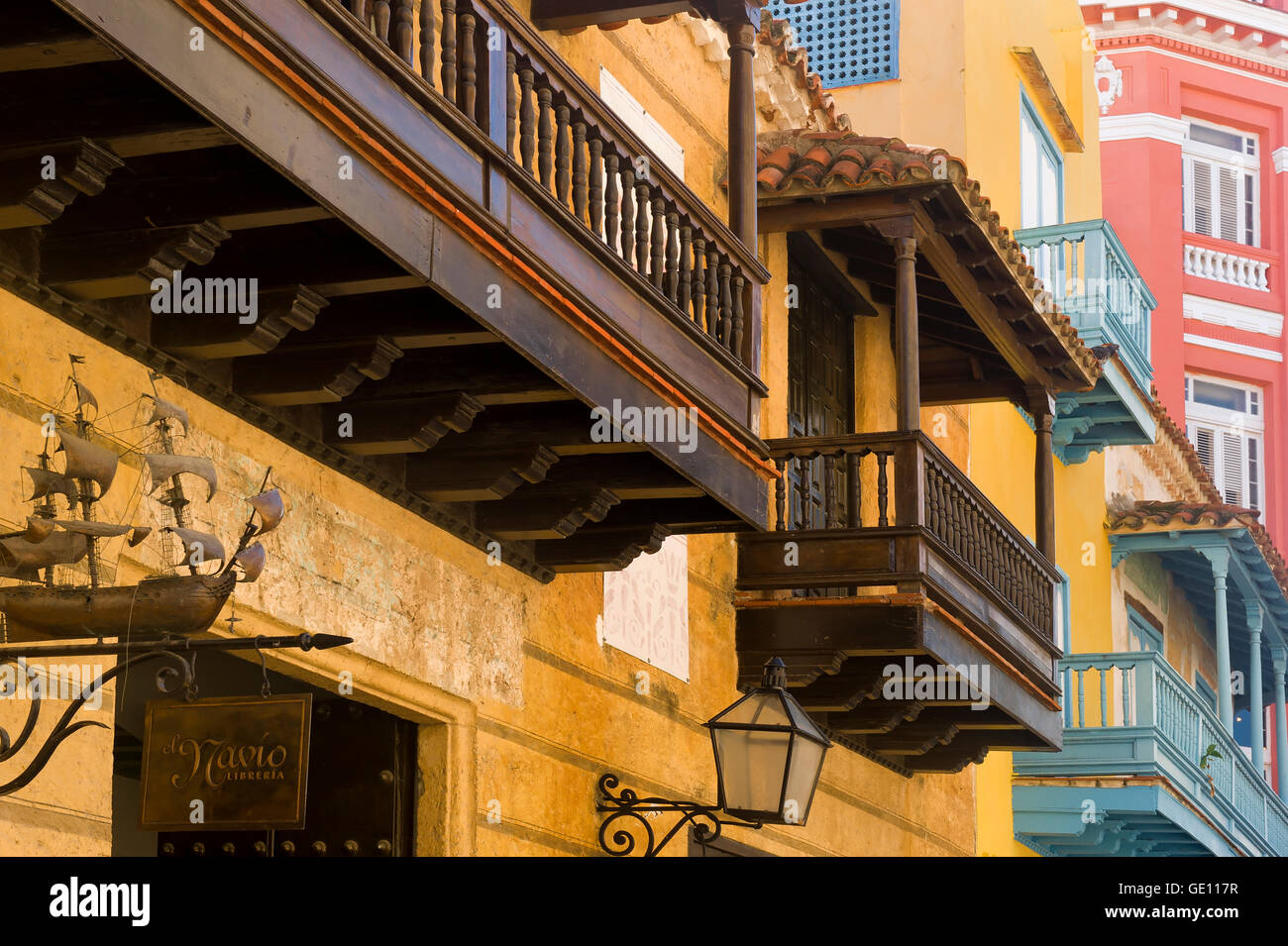Old cuban houses hi-res stock photography and images - Alamy