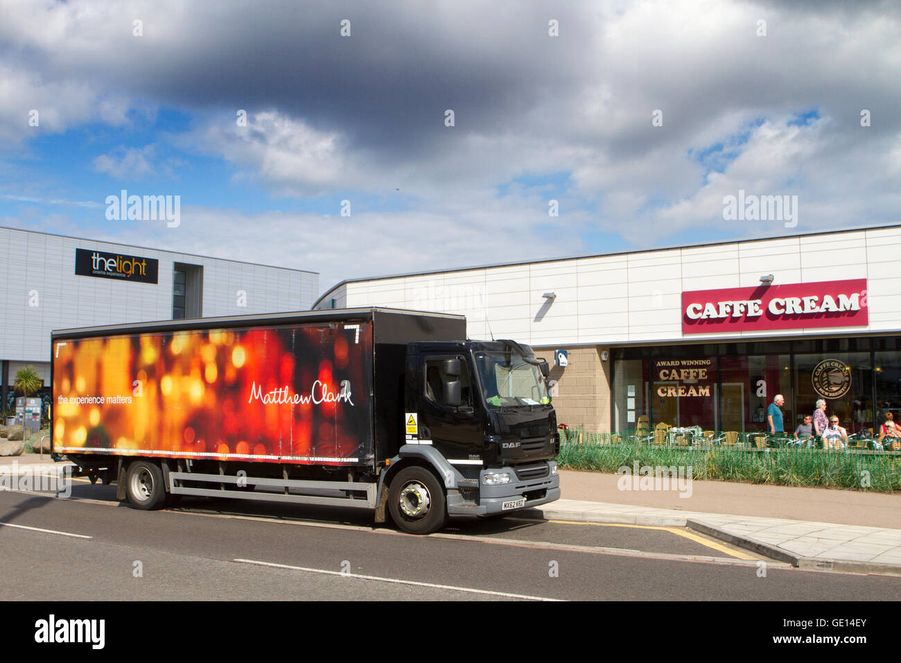 Matthew Clark DAF HGV, drinks distributor, delivering hot weather food ...