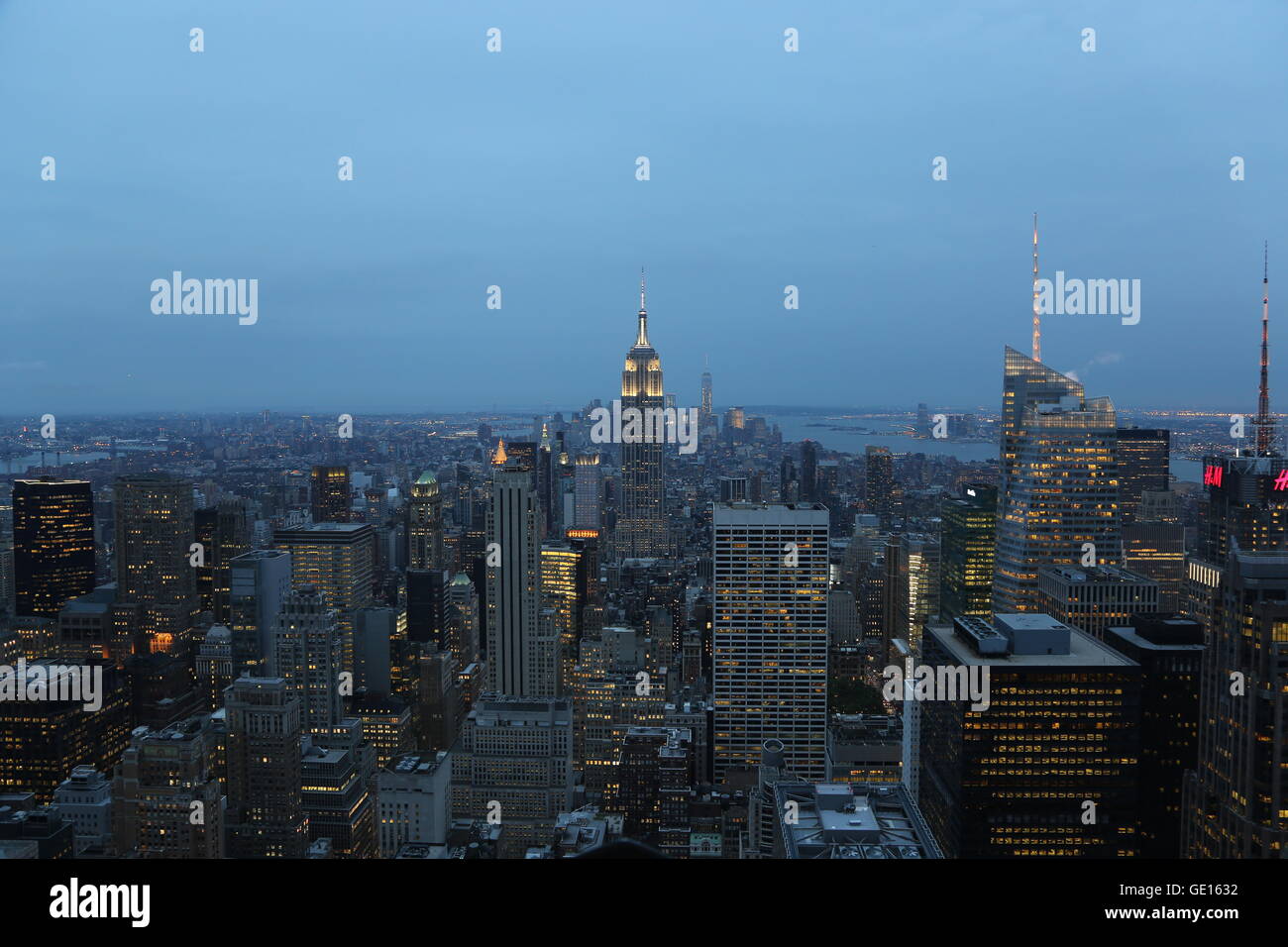 Manhattan from Top of the Rock observation deck at dusk Stock Photo - Alamy