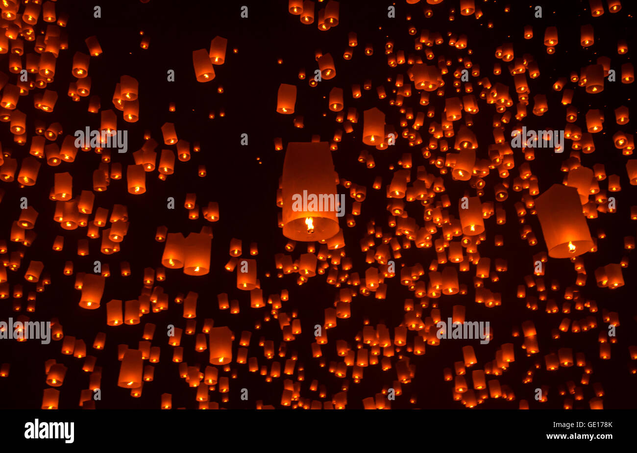 Floating lantern in Yee Peng festival, Buddhist floating lanterns to ...