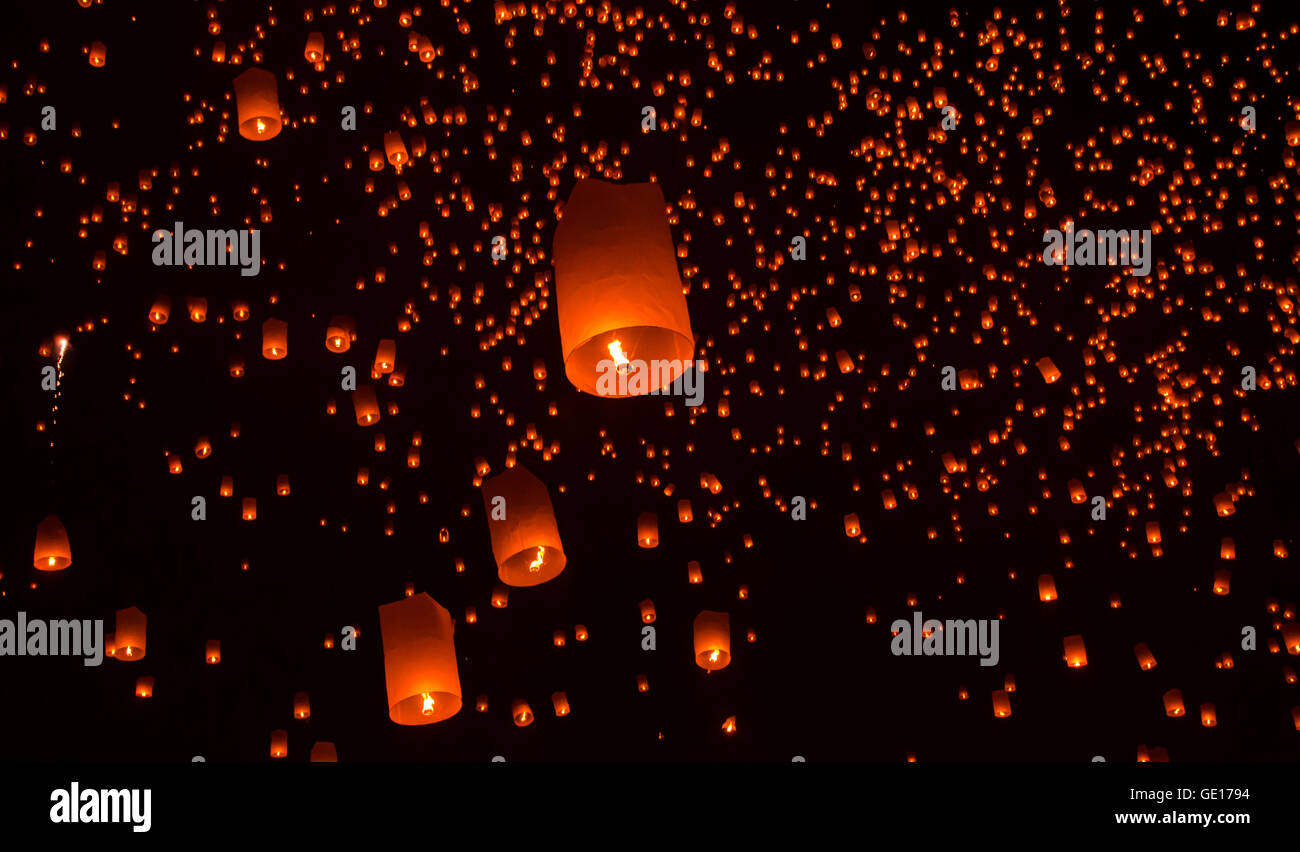 Floating lantern in Yee Peng festival, Buddhist floating lanterns to ...