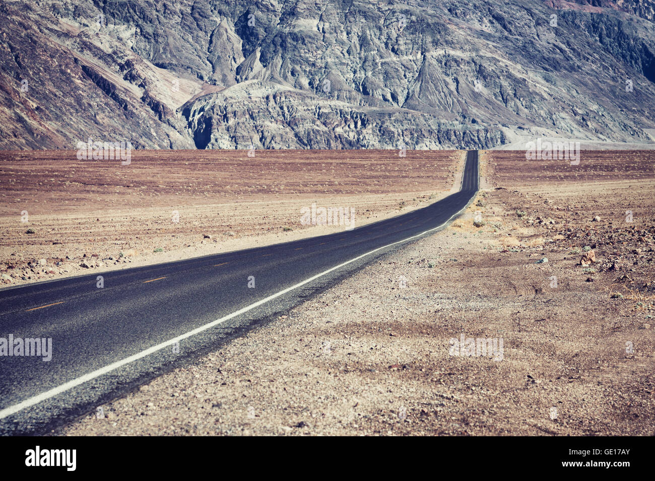 Desolate desert highway hi-res stock photography and images - Alamy